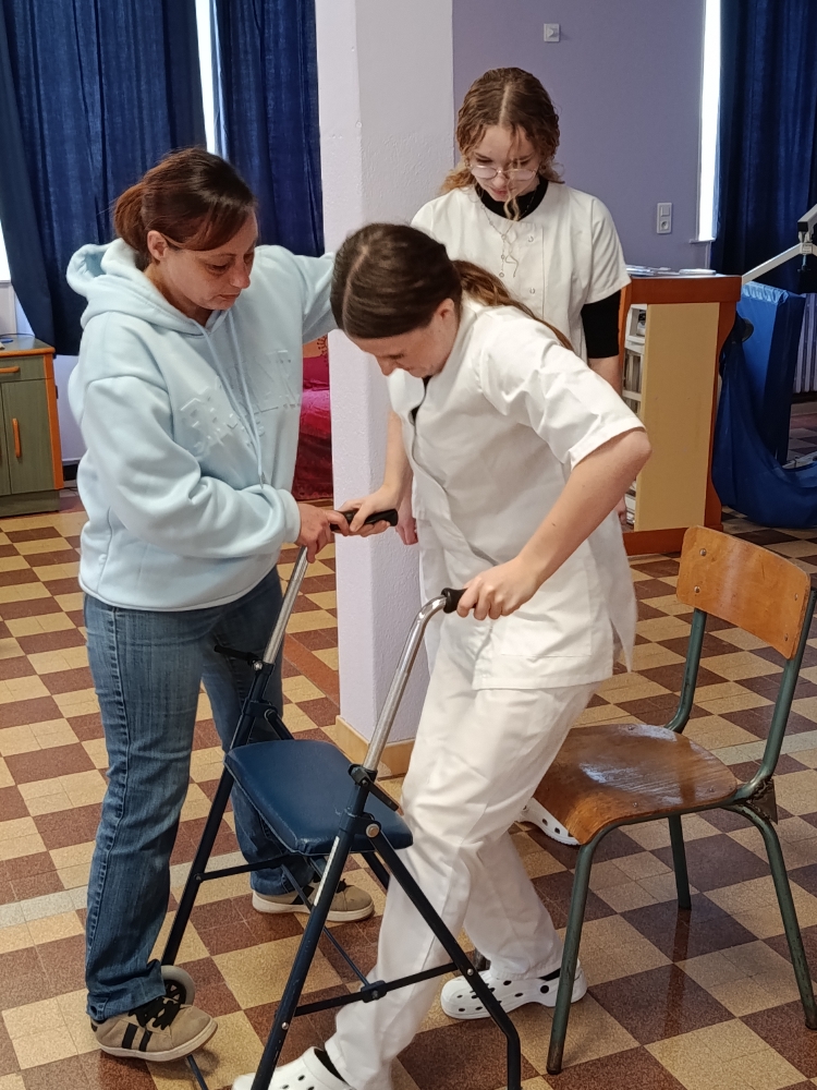 Formation manutention SAPAT : apprendre les bons gestes 👶 - Giel Don Bosco